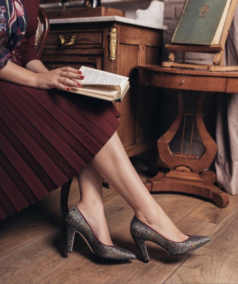 Kelly Pelfrey | Artist Spotlight – The Avid Pen